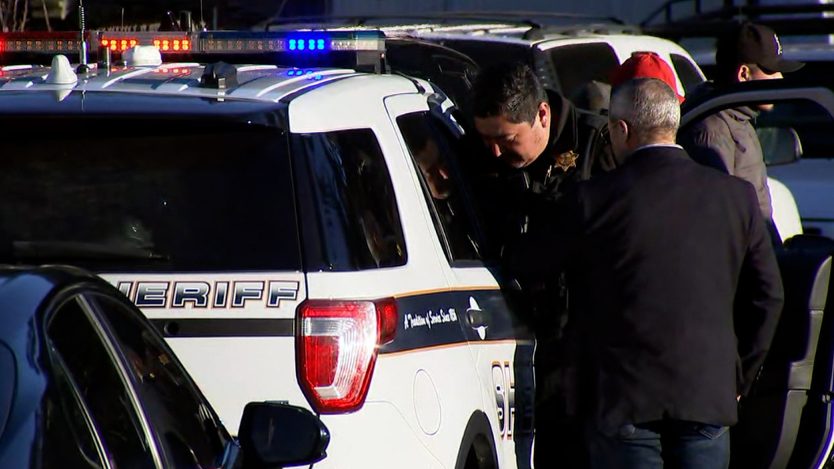 At least 7 dead, 1 injured and suspect in custody after shootings in ... At least 7 dead, 1 injured and suspect in custody after shootings in ...